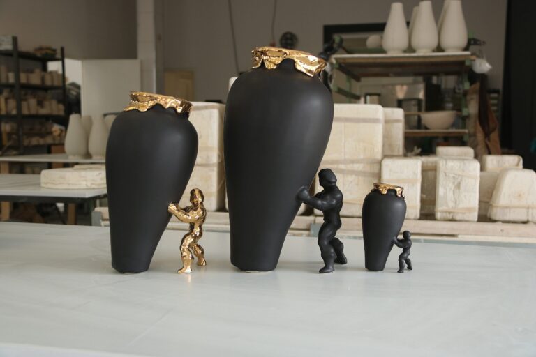 Super Hero Vase Black - SPYK71